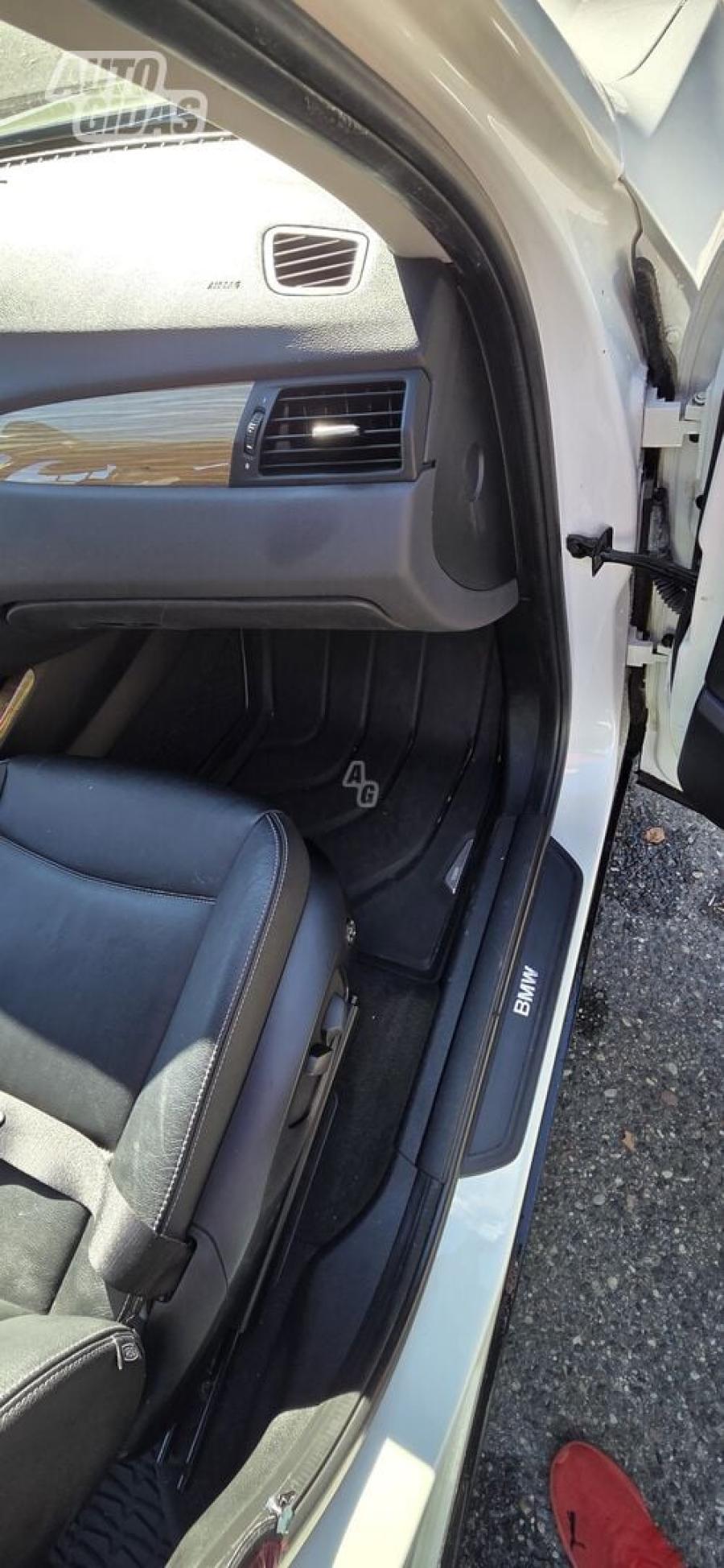 BMW X3 2014 in Mazeikiai, with an engine capacity of 2.00 L and mileage of 267 thousand km for 8200 €, photo 17 on AUTOMOTO.COM.LV