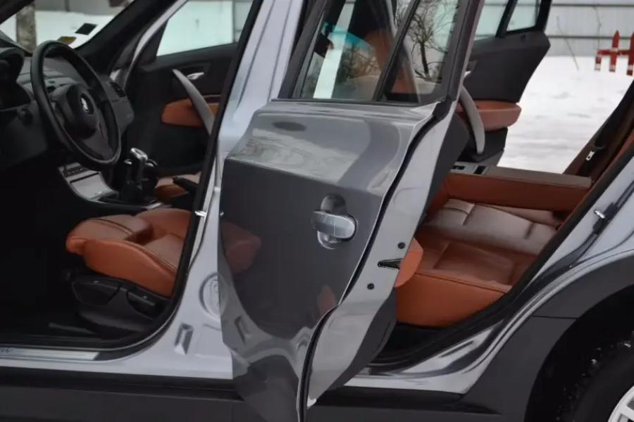 Pelēks BMW X3 2005 Jēkabpils, ar dzinēja tilpumu 2.00 L un nobraukumu 265 tūkst. km par 5950 €, foto 17 vietnē AUTOMOTO.COM.LV