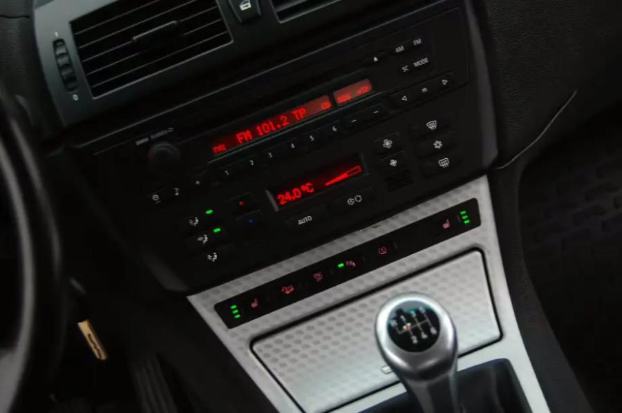 Pelēks BMW X3 2005 Jēkabpils, ar dzinēja tilpumu 2.00 L un nobraukumu 227 tūkst. km par 4999 €, foto 18 vietnē AUTOMOTO.COM.LV