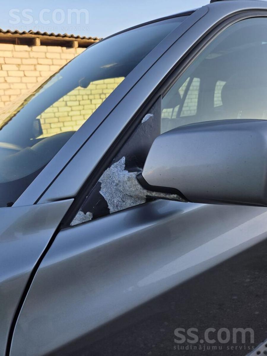 Pelēks BMW X3 2005 Valmiera, ar dzinēja tilpumu 3.00 L un nobraukumu 273 tūkst. km par 3500 €, foto 9 vietnē AUTOMOTO.COM.LV