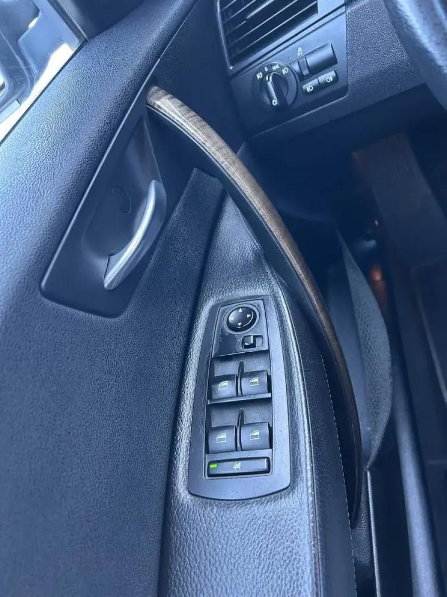 Pelēks BMW X3 2005 Rēzekne, ar dzinēja tilpumu 3.00 L un nobraukumu 272 tūkst. km par 4750 €, foto 19 vietnē AUTOMOTO.COM.LV