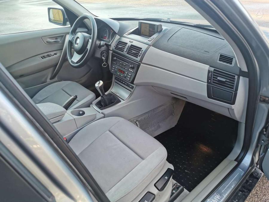 Pelēks BMW X3 2005 Panevēža, ar dzinēja tilpumu 2.00 L un nobraukumu 247 tūkst. km par 3500 €, foto 15 vietnē AUTOMOTO.COM.LV