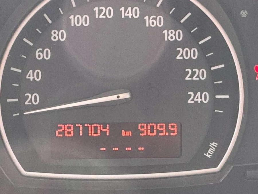 Серый БМВ Х3 2005 в Клайпеда, объемом двигателя 2.00 л и пробегом 376 тыс. км за 3200 €, фото 29 на AUTOMOTO.COM.LV