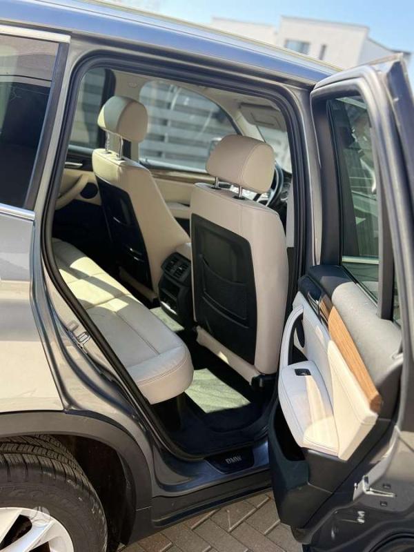 Grey BMW X3 2011 in Kaunas, with an engine capacity of 3.00 L and mileage of 320 thousand km for 6950 €, photo 5 on AUTOMOTO.COM.LV