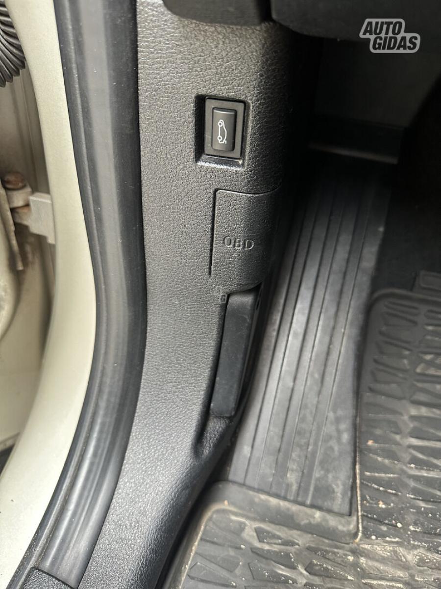 Grey BMW X3 2011 in Silute, with an engine capacity of 2.00 L and mileage of 250 thousand km for 10500 €, photo 15 on AUTOMOTO.COM.LV