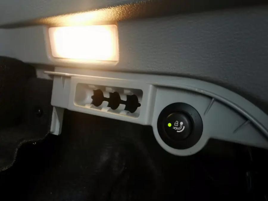 Pelēks BMW X3 2012 Kuldīga, ar dzinēja tilpumu 3.00 L un nobraukumu 308 tūkst. km par 12300 €, foto 25 vietnē AUTOMOTO.COM.LV