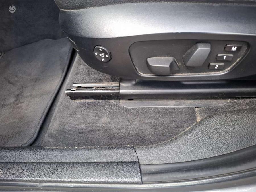 Grey BMW X3 2012 in Kaunas, with an engine capacity of 2.00 L and mileage of 181 thousand km for 9000 €, photo 12 on AUTOMOTO.COM.LV