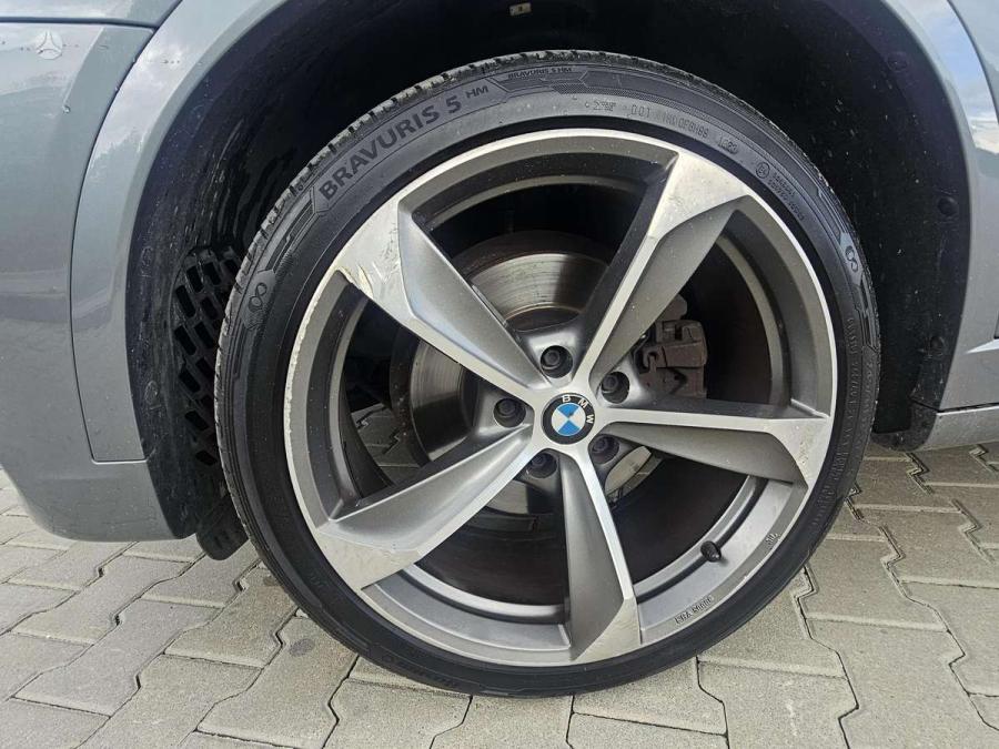 Grey BMW X3 2012 in Vilnius, with an engine capacity of 2.00 L and mileage of 291 thousand km for 10800 €, photo 13 on AUTOMOTO.COM.LV