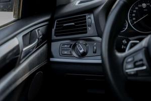 Pelēks BMW X3 2015 Viļņa, ar dzinēja tilpumu 2.00 L un nobraukumu 234 tūkst. km par 13200 €, foto 22 vietnē AUTOMOTO.COM.LV