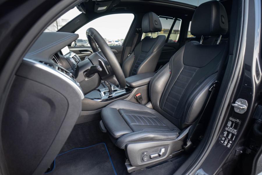 Grey BMW X3 2017 in Riga, with an engine capacity of 3.00 L and mileage of 219 thousand km for 24990 €, photo 13 on AUTOMOTO.COM.LV