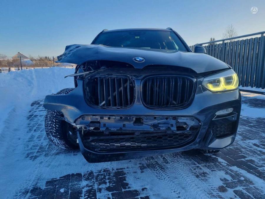 Grey BMW X3 2018 in Siauliai, with an engine capacity of 2.00 L and mileage of 290 thousand km for 9999 €, photo 6 on AUTOMOTO.COM.LV