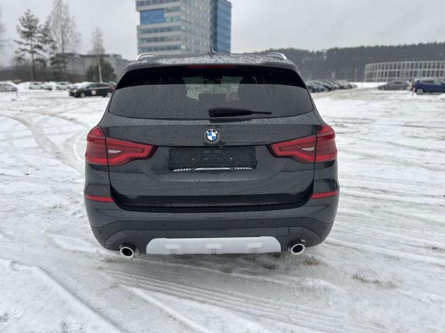 Grey BMW X3 2018 in Vilnius, with an engine capacity of 2.00 L and mileage of 275 thousand km for 20599 €, photo 5 on AUTOMOTO.COM.LV