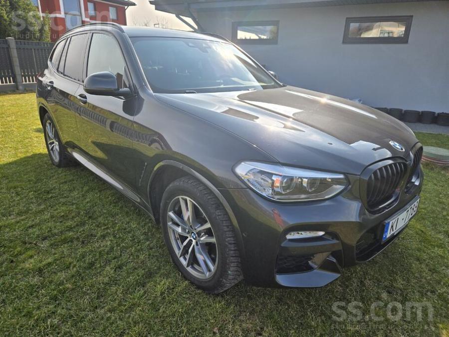 Grey BMW X3 2018 in Riga, with an engine capacity of 3.00 L and mileage of 241 thousand km for 23900 €, photo 5 on AUTOMOTO.COM.LV