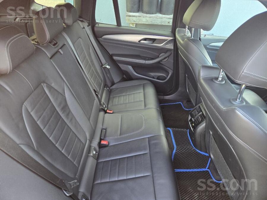 Grey BMW X3 2018 in Riga, with an engine capacity of 3.00 L and mileage of 241 thousand km for 23900 €, photo 16 on AUTOMOTO.COM.LV