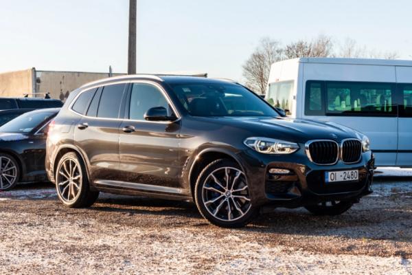Grey BMW X3 2018 in Riga, with an engine capacity of 3.00 L and mileage of 198 thousand km for 26495 €, photo 1 on AUTOMOTO.COM.LV