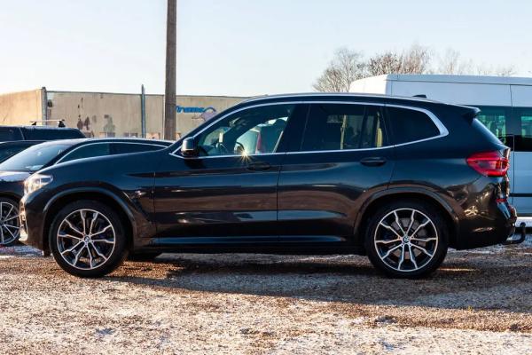 Grey BMW X3 2018 in Riga, with an engine capacity of 3.00 L and mileage of 198 thousand km for 25995 €, photo 8 on AUTOMOTO.COM.LV