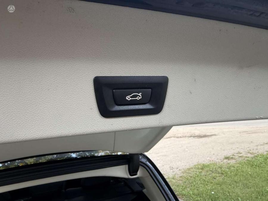 Grey BMW X3 2018 in Utena, with an engine capacity of 2.00 L and mileage of 201 thousand km for 19800 €, photo 16 on AUTOMOTO.COM.LV