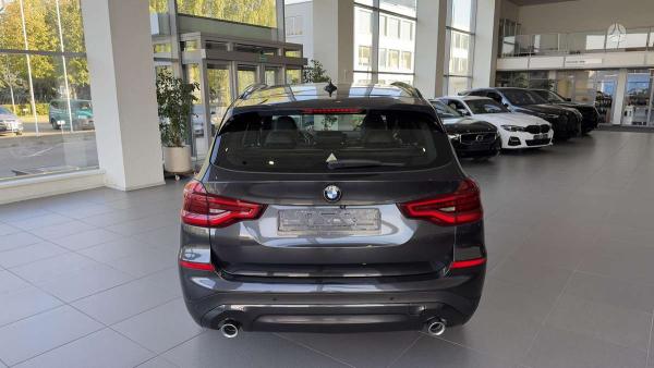 BMW X3 2018 in Marijampole on AUTOMOTO.COM.LV Grey BMW X3 2018 in Marijampole, with an engine capacity of 2.00 L and mileage of 136 thousand km for 23999 €, photo 5 on AUTOMOTO.COM.LV