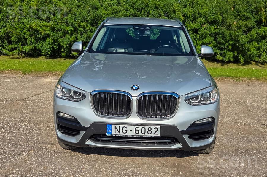 Grey BMW X3 2019 in Valmiera, with an engine capacity of 3.00 L and mileage of 262 thousand km for 21500 €, photo 1 on AUTOMOTO.COM.LV
