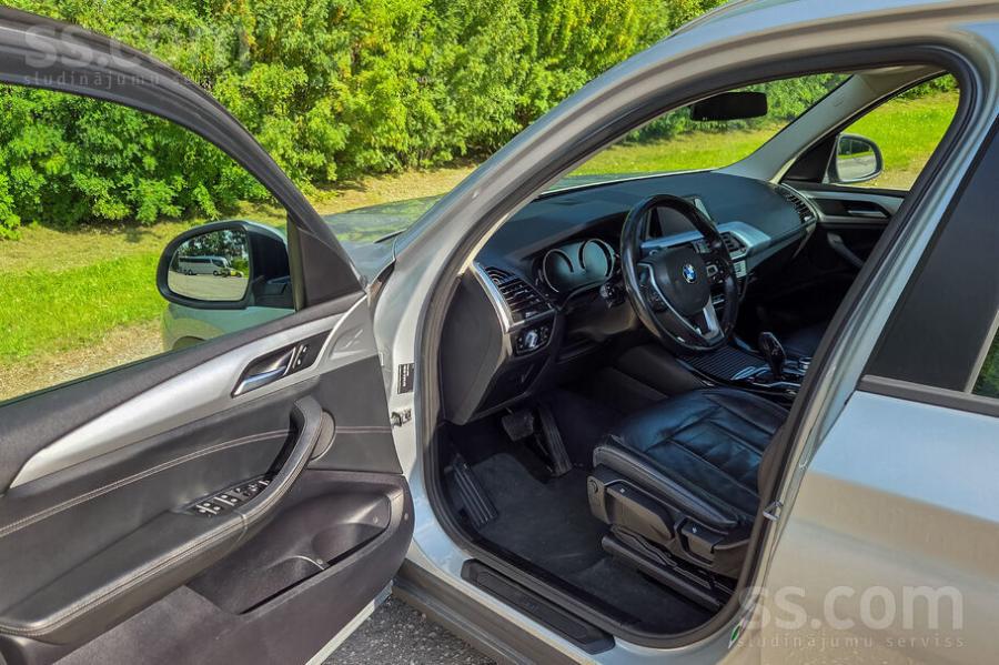 Grey BMW X3 2019 in Valmiera, with an engine capacity of 3.00 L and mileage of 262 thousand km for 21500 €, photo 11 on AUTOMOTO.COM.LV