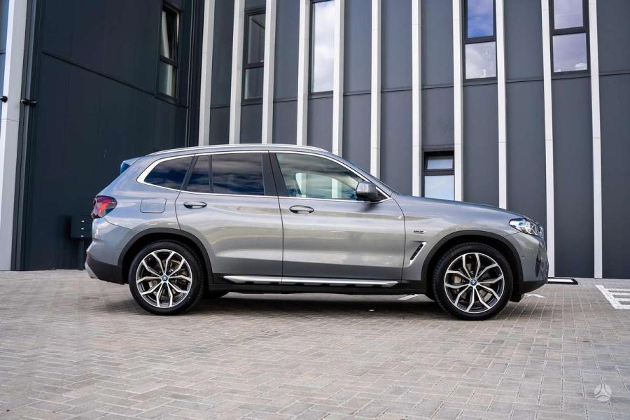 Grey BMW X3 2022 in Vilnius, with an engine capacity of 2.00 L and mileage of 135 thousand km for 33800 €, photo 1 on AUTOMOTO.COM.LV