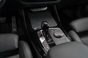 Grey BMW X3 2022 in Vilnius, with an engine capacity of 2.00 L and mileage of 64 thousand km for 38900 €, photo 19 on AUTOMOTO.COM.LV