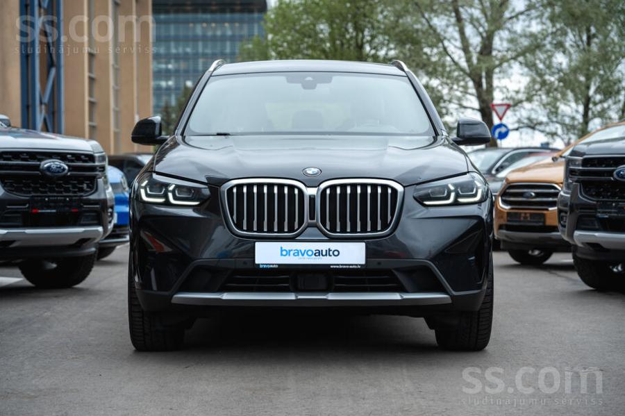 Grey BMW X3 2023 in Riga, with an engine capacity of 2.00 L and mileage of 112 thousand km for 34990 €, photo 3 on AUTOMOTO.COM.LV