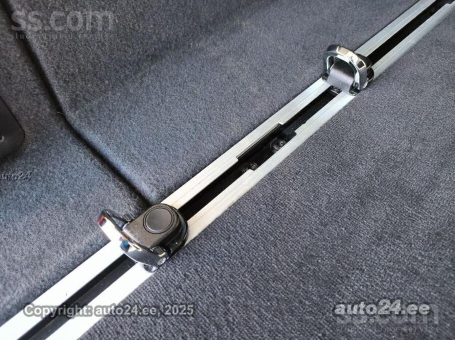 BMW X3 2013 in Valka, with an engine capacity of 2.00 L and mileage of 161 thousand km for 11900 €, photo 16 on AUTOMOTO.COM.LV