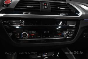 Green BMW x3-m 2021 in Riga, with an engine capacity of 3.00 L and mileage of 93 thousand km for 52990 €, photo 26 on AUTOMOTO.COM.LV