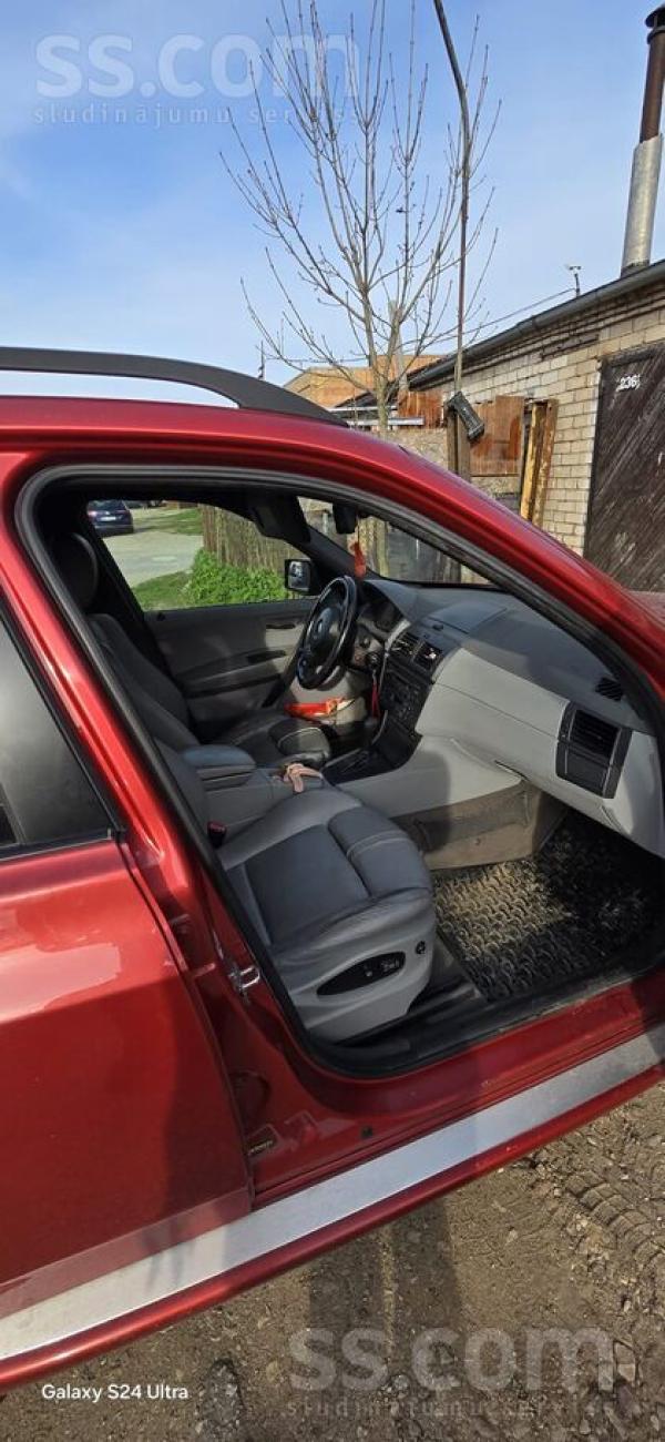 Red BMW X3 2004 in Riga, with an engine capacity of 2.50 L and mileage of 295 thousand km for 3800 €, photo 7 on AUTOMOTO.COM.LV