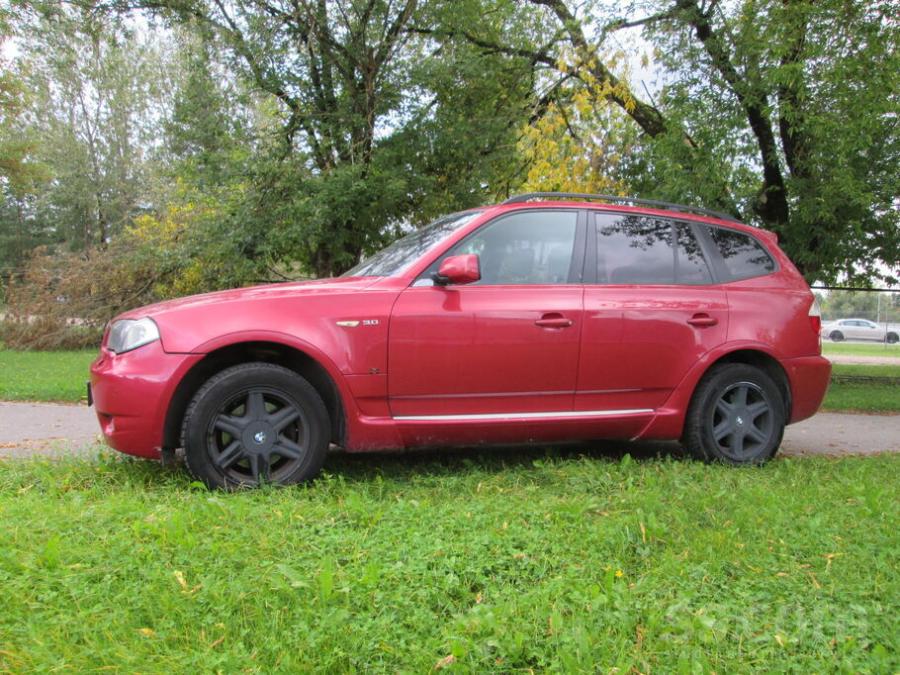 Red BMW X3 2004 in Riga, with an engine capacity of 3.00 L and mileage of 386 thousand km for 2750 €, photo 3 on AUTOMOTO.COM.LV
