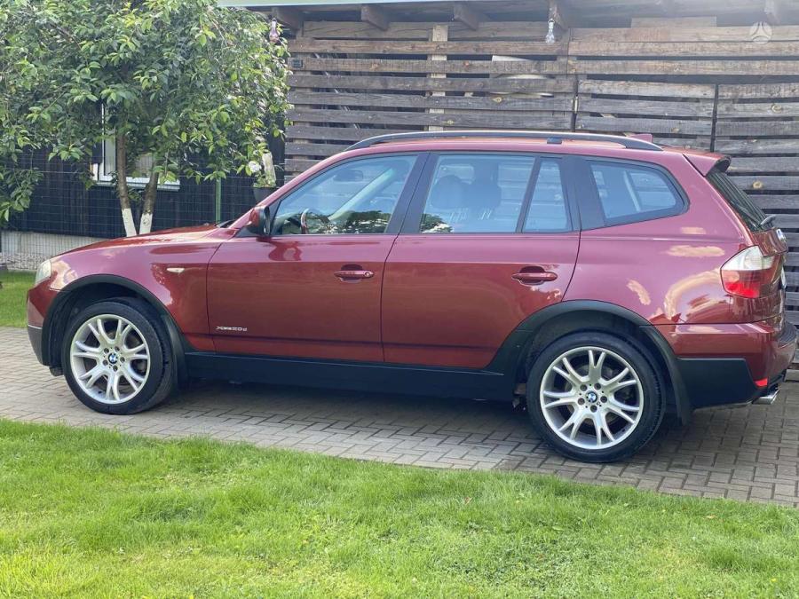 Red BMW X3 2010 in Vilnius, with an engine capacity of 2.00 L and mileage of 294 thousand km for 5300 €, photo 7 on AUTOMOTO.COM.LV