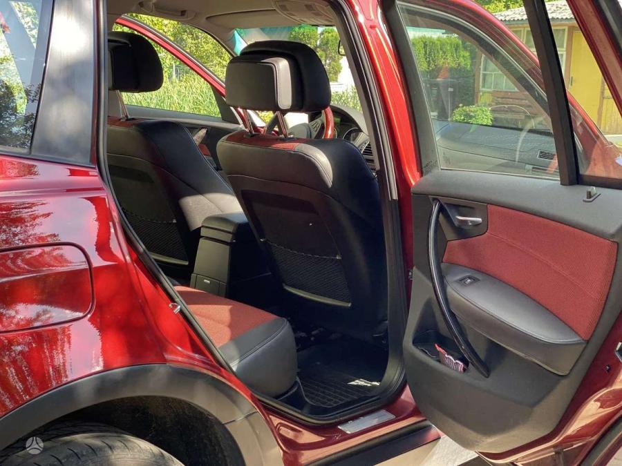 Red BMW X3 2010 in Vilnius, with an engine capacity of 2.00 L and mileage of 294 thousand km for 5300 €, photo 10 on AUTOMOTO.COM.LV