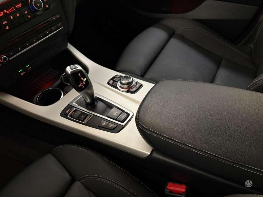 Red BMW X3 2013 in Marijampole, with an engine capacity of 2.99 L and mileage of 303 thousand km for 10450 €, photo 4 on AUTOMOTO.COM.LV