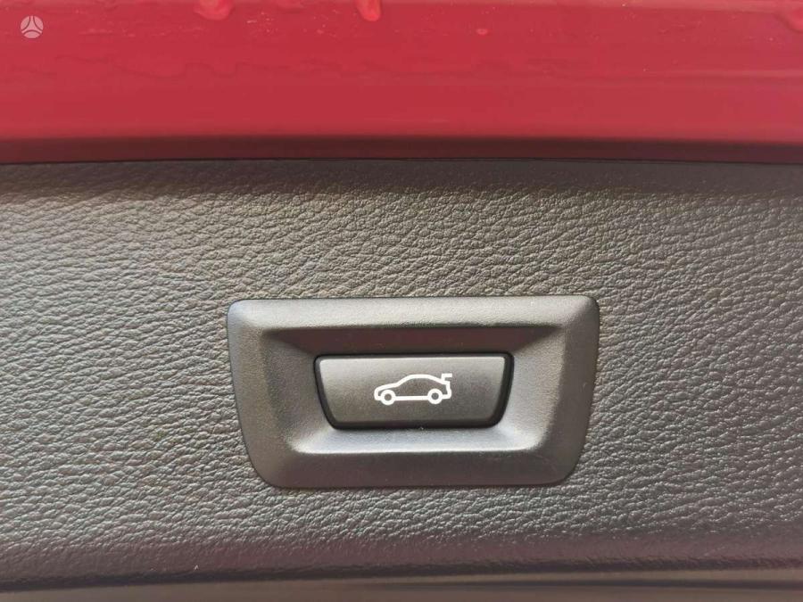 Red BMW X3 2017 in Siauliai, with an engine capacity of 2.00 L and mileage of 138 thousand km for 11999 €, photo 16 on AUTOMOTO.COM.LV