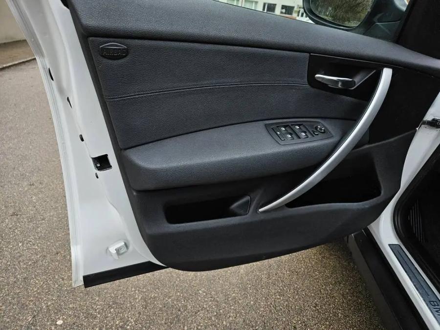 Белый БМВ Х3 2010 в Екабпилс, объемом двигателя 2.00 л и пробегом 300 тыс. км за 6290 €, фото 17 на AUTOMOTO.COM.LV