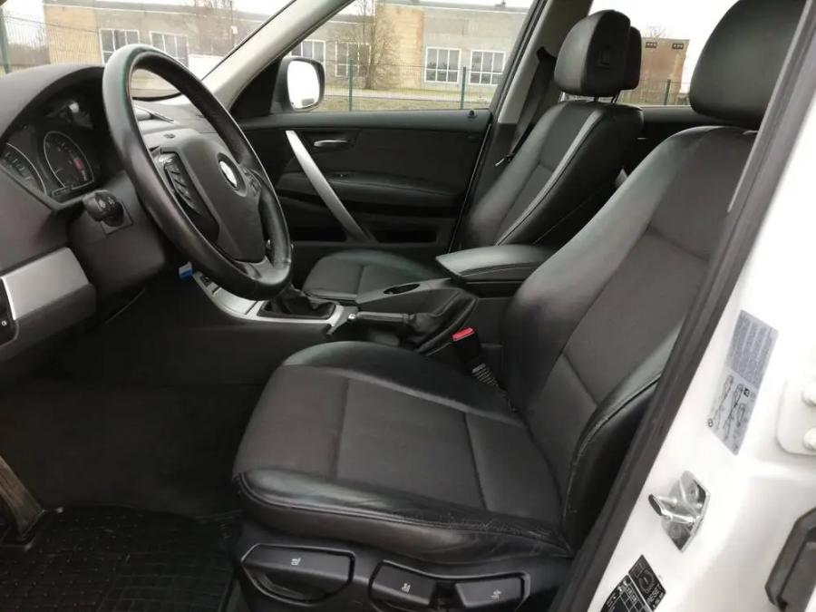 Balts BMW X3 2010 Saldus, ar dzinēja tilpumu 2.00 L un nobraukumu 230 tūkst. km par 6600 €, foto 6 vietnē AUTOMOTO.COM.LV