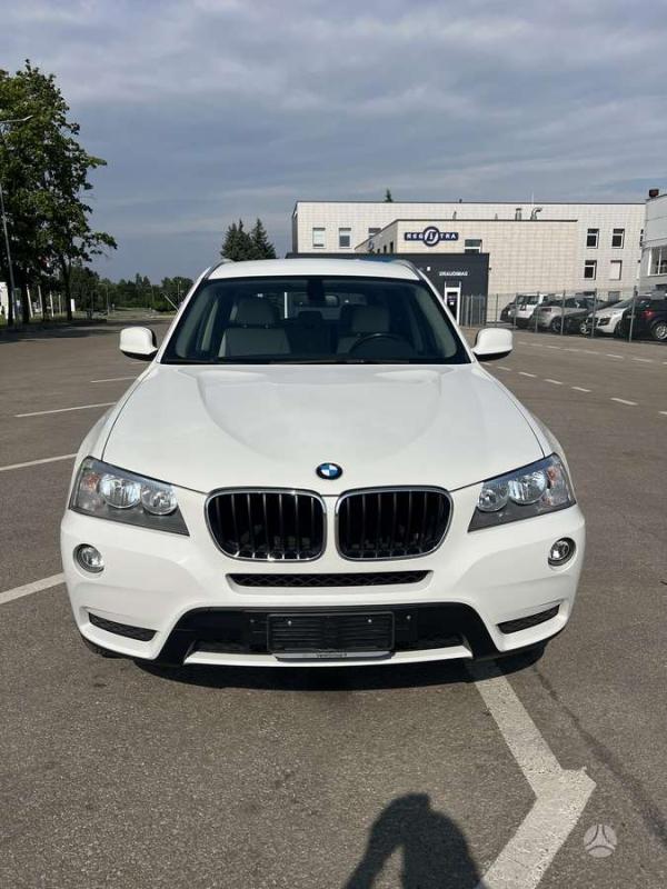 White BMW X3 2010 in Panevezys, with an engine capacity of 2.00 L and mileage of 284 thousand km for 7800 €, photo 8 on AUTOMOTO.COM.LV