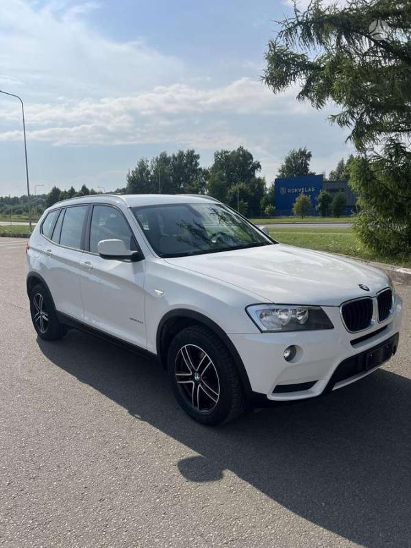 White BMW X3 2010 in Panevezys, with an engine capacity of 2.00 L and mileage of 284 thousand km for 7800 €, photo 9 on AUTOMOTO.COM.LV