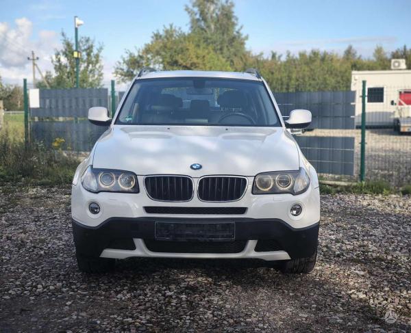 BMW X3 2010 in Vilkaviskis on AUTOMOTO.COM.LV White BMW X3 2010 in Vilkaviskis, with an engine capacity of 2.99 L and mileage of 235 thousand km for 6400 €, photo 3 on AUTOMOTO.COM.LV