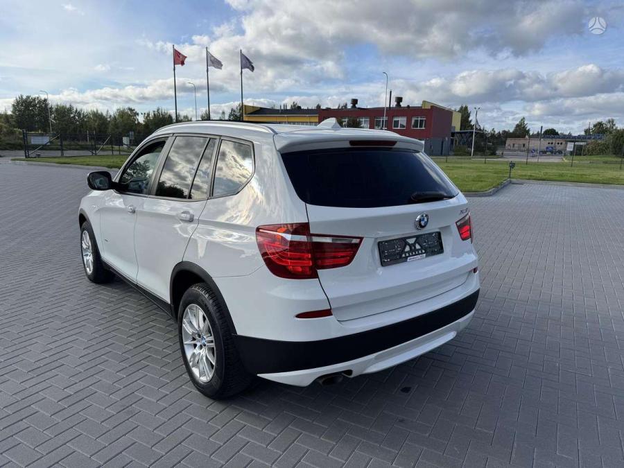 White BMW X3 2010 in Telschi, with an engine capacity of 2.00 L and mileage of 240 thousand km for 8999 €, photo 5 on AUTOMOTO.COM.LV