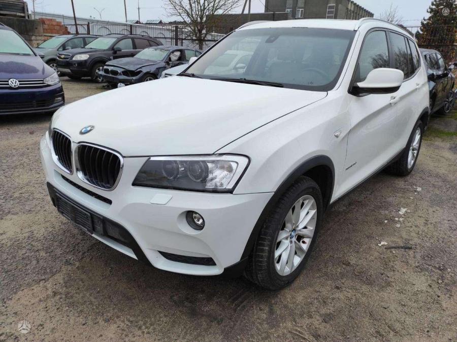 White BMW X3 2011 in Panevezys, with an engine capacity of 2.00 L and mileage of 393 thousand km for 4500 €, photo 5 on AUTOMOTO.COM.LV