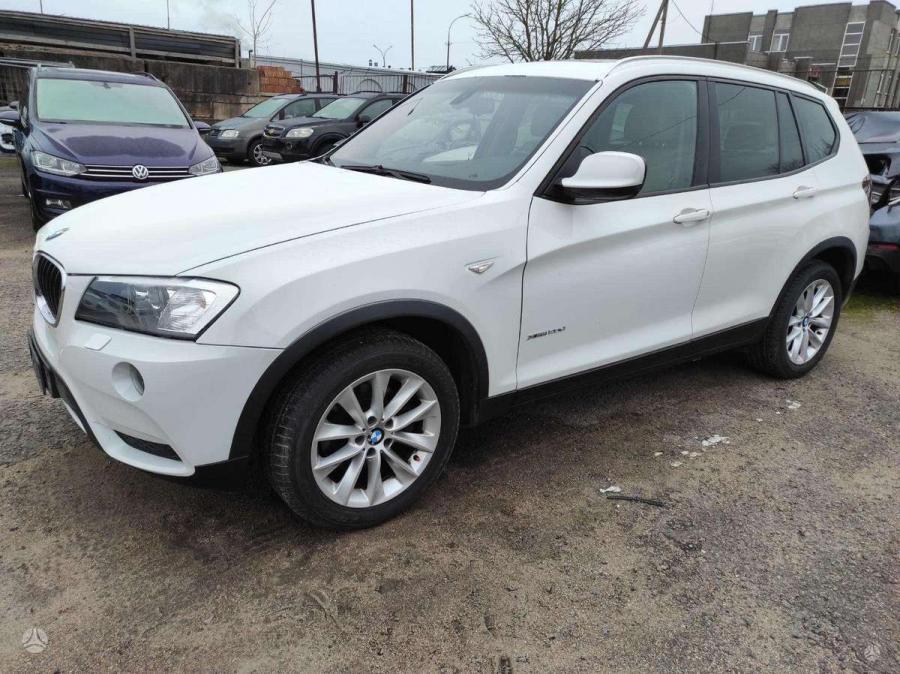White BMW X3 2011 in Panevezys, with an engine capacity of 2.00 L and mileage of 393 thousand km for 4500 €, photo 7 on AUTOMOTO.COM.LV