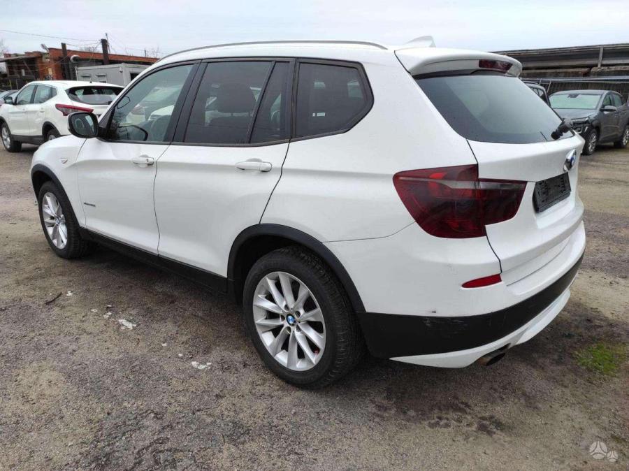 White BMW X3 2011 in Panevezys, with an engine capacity of 2.00 L and mileage of 393 thousand km for 4500 €, photo 8 on AUTOMOTO.COM.LV