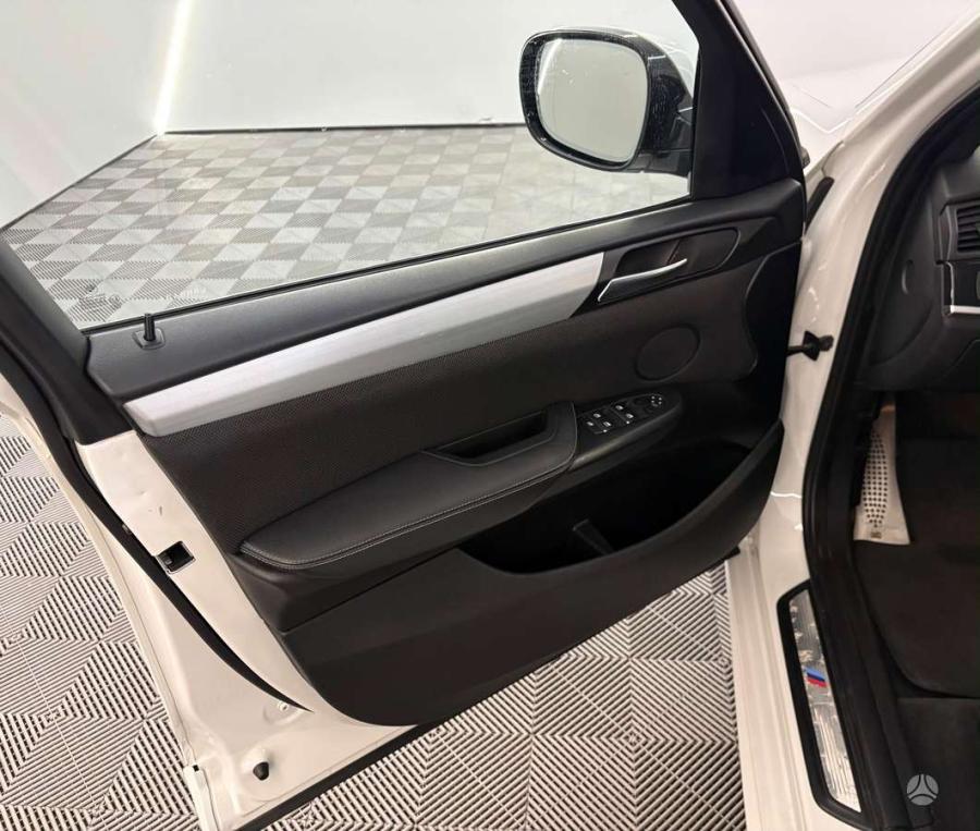 Balts BMW X3 2011 Marijampole, ar dzinēja tilpumu 3.00 L un nobraukumu 302 tūkst. km par 10950 €, foto 12 vietnē AUTOMOTO.COM.LV