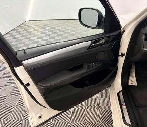White BMW X3 2011 in Marijampole, with an engine capacity of 2.99 L and mileage of 289 thousand km for 10950 €, photo 9 on AUTOMOTO.COM.LV