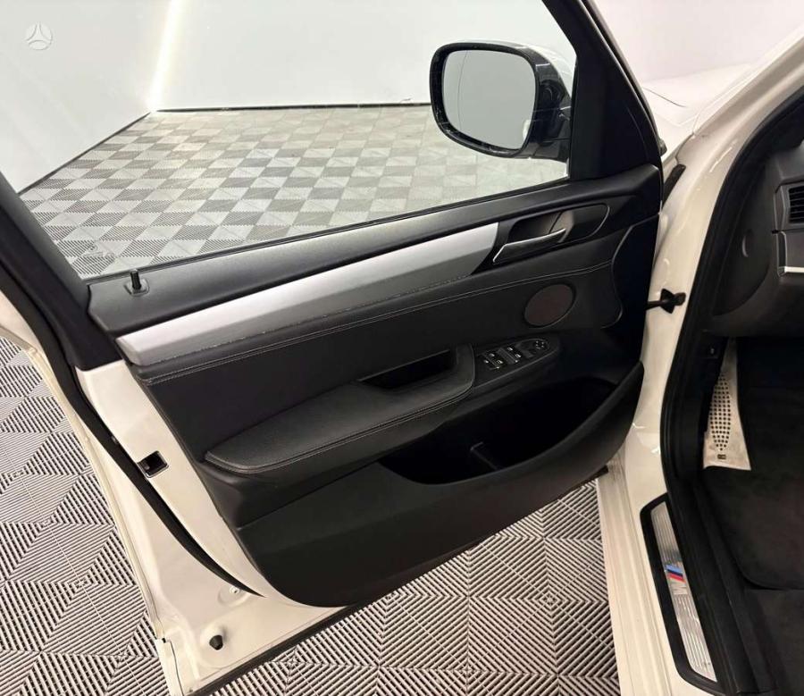 White BMW X3 2011 in Marijampole, with an engine capacity of 2.99 L and mileage of 289 thousand km for 10950 €, photo 9 on AUTOMOTO.COM.LV
