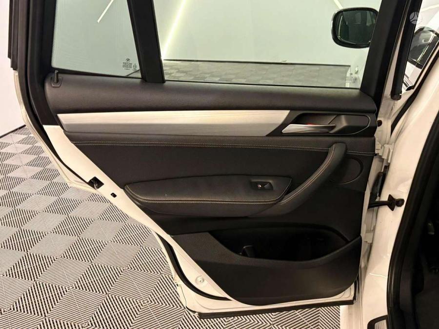 White BMW X3 2011 in Marijampole, with an engine capacity of 2.99 L and mileage of 289 thousand km for 10950 €, photo 16 on AUTOMOTO.COM.LV