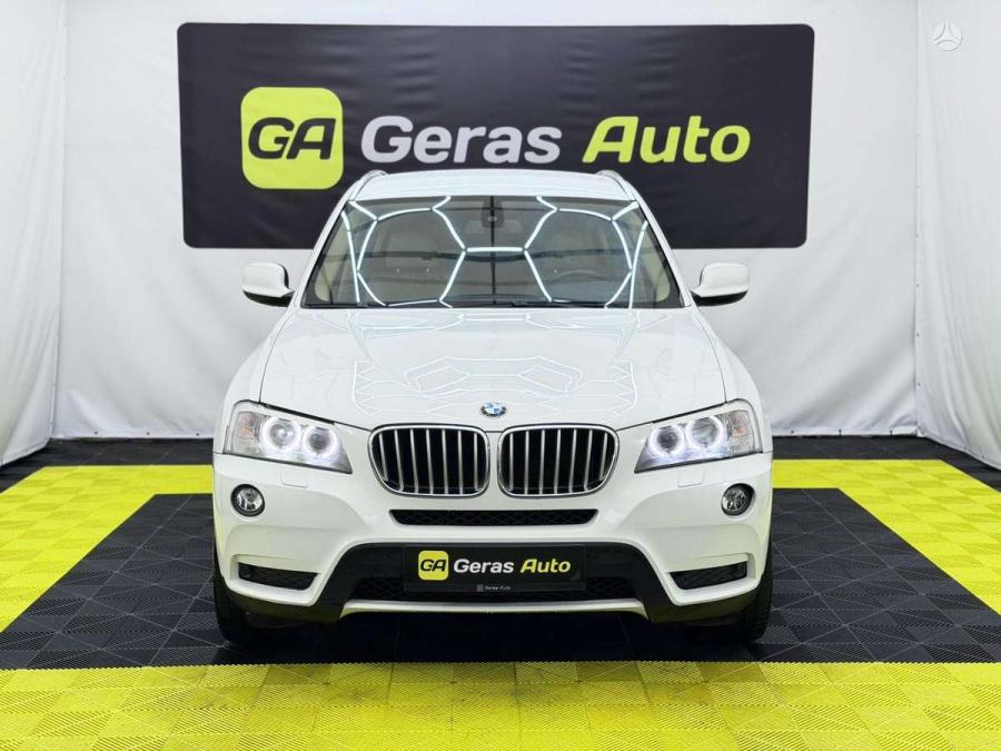 White BMW X3 2011 in Vilnius, with an engine capacity of 2.99 L and mileage of 248 thousand km for 8999 €, photo 8 on AUTOMOTO.COM.LV