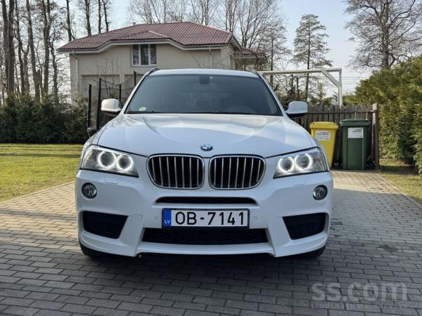 White BMW X3 2012 in Riga, with an engine capacity of 3.00 L and mileage of 279 thousand km for 13400 €, photo 5 on AUTOMOTO.COM.LV